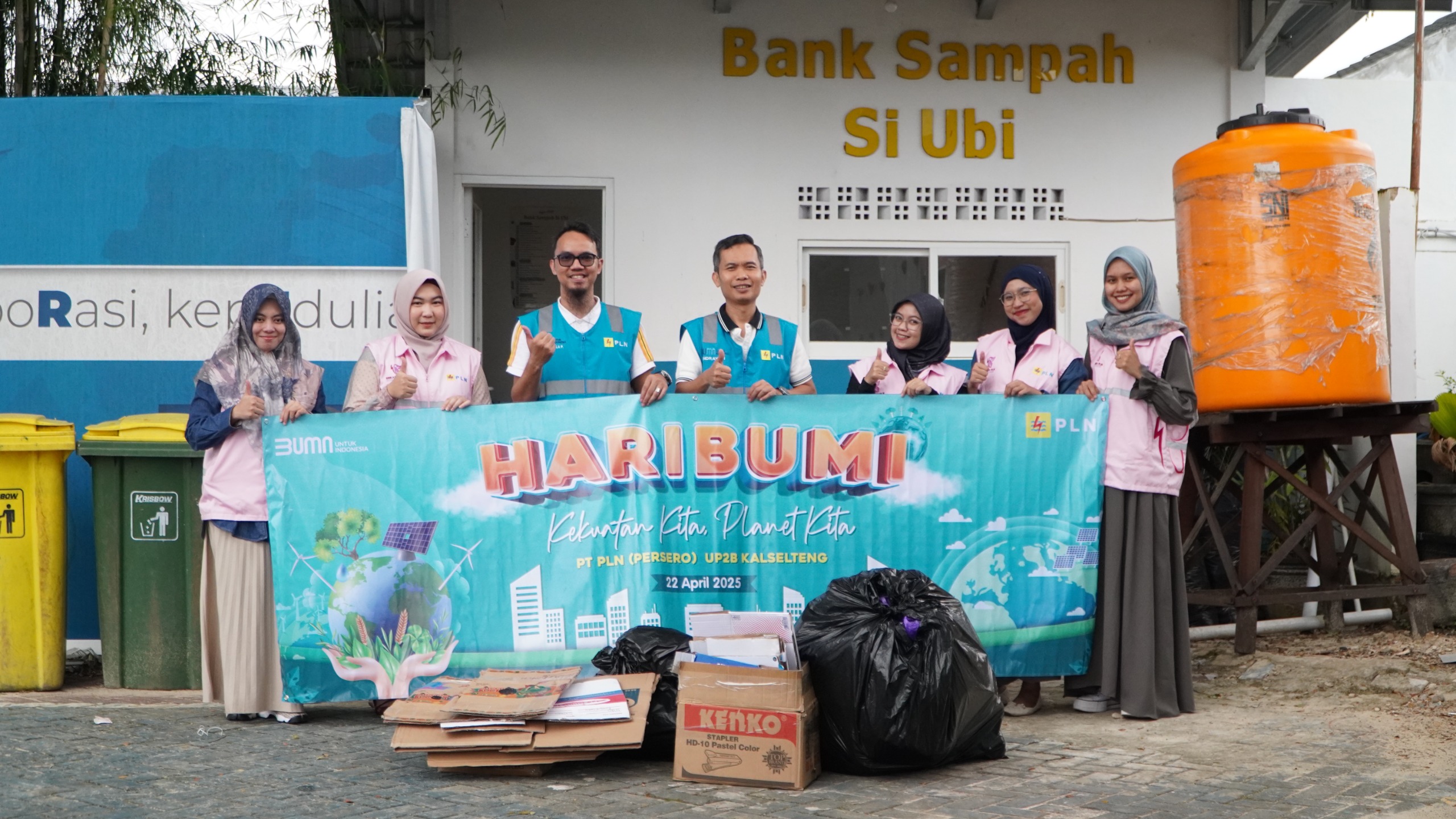 Srikandi PLN Tanamkan Peduli Lingkungan di Hari Bumi - Kaltim Kece